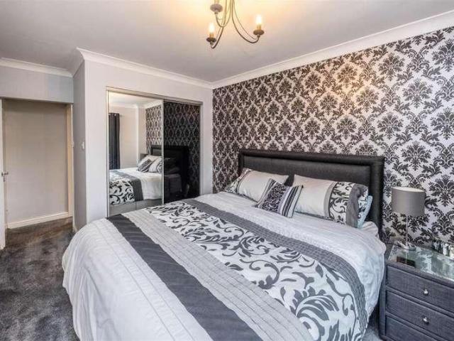 5 bed house for sale