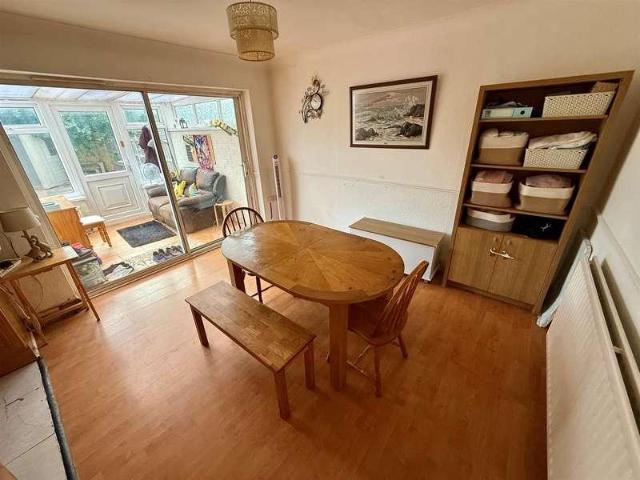 5 bed house for sale