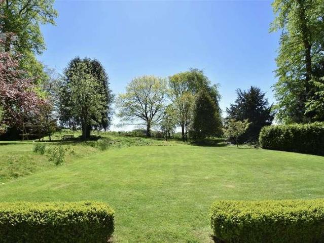 5 bed house for sale