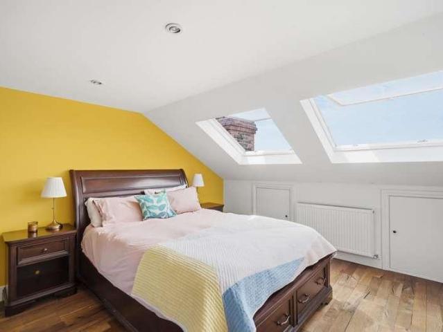 5 bed house for sale