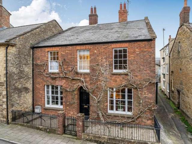 5 bed house for sale