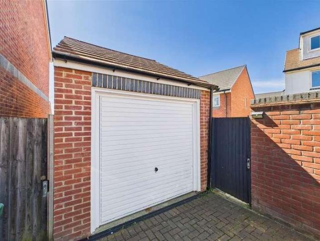 5 bed house for sale