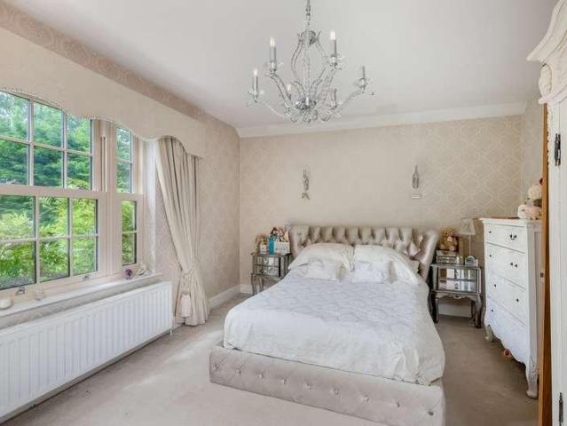 5 bed house for sale