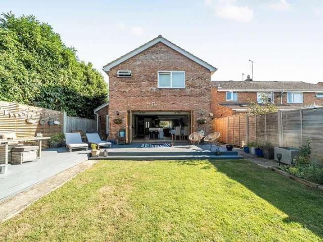 5 bed house for sale