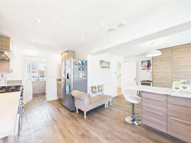5 bed house for sale
