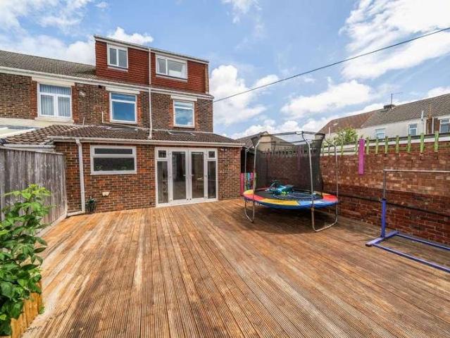 5 bed house for sale
