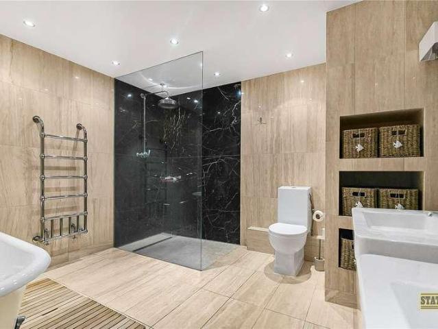 5 bed house for sale