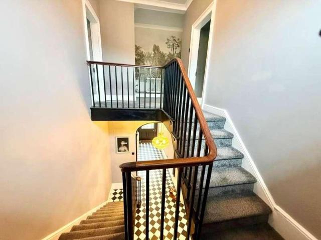 5 bed house for sale