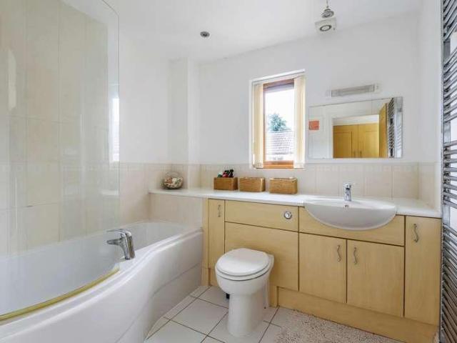 5 bed house for sale