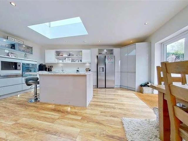 5 bed house for sale