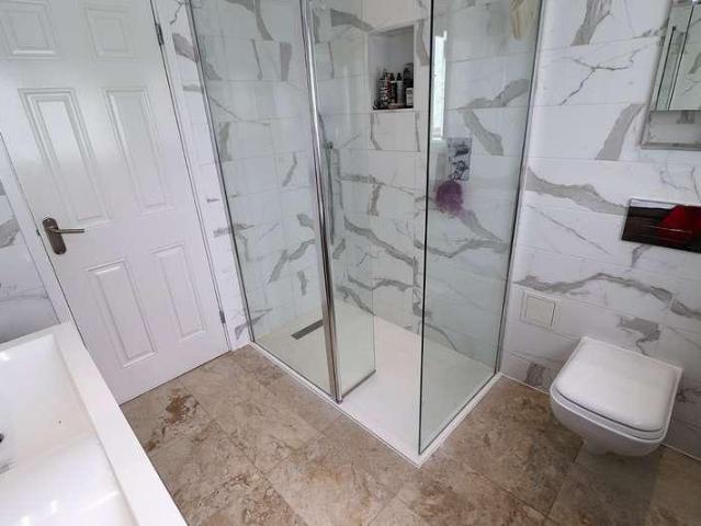 5 bed house for sale