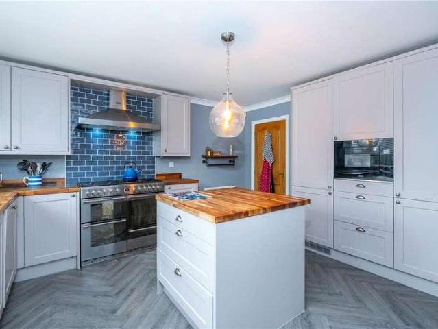 5 bed house for sale