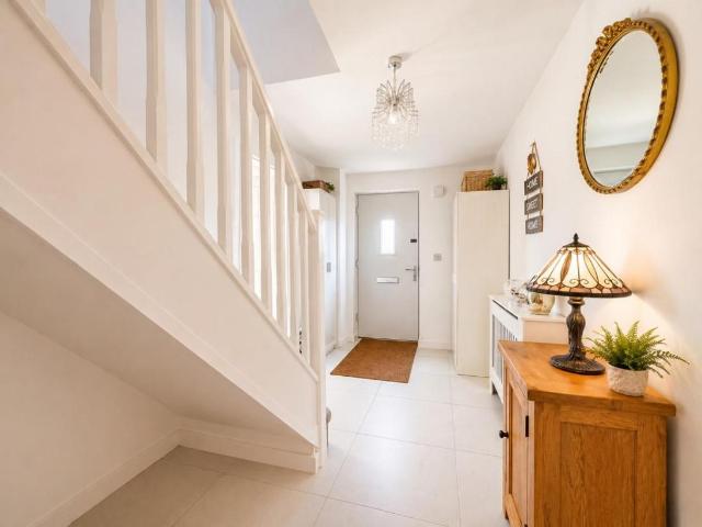 5 bed house for sale