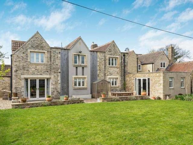 5 bed house for sale