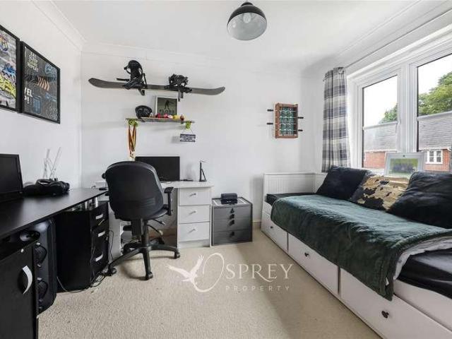 5 bed house for sale
