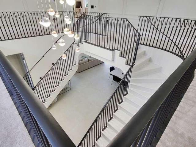5 bed house for sale