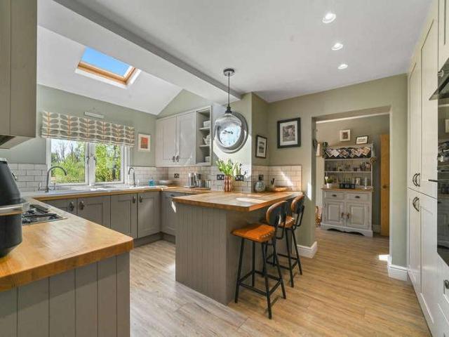 5 bed house for sale