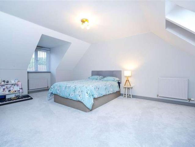 5 bed house for sale