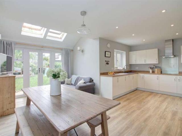 5 bed house for sale