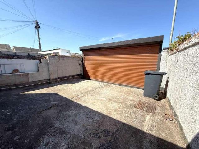 5 bed house for sale