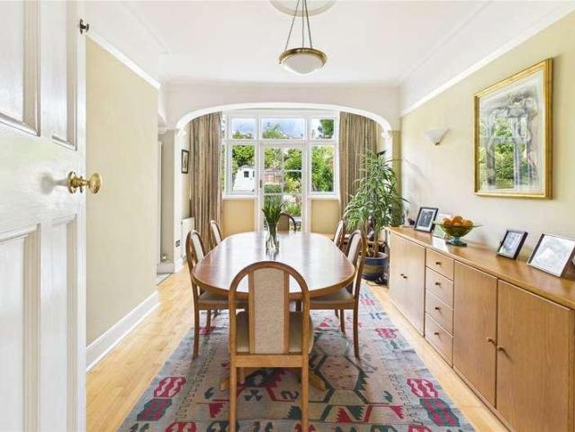 5 bed house for sale