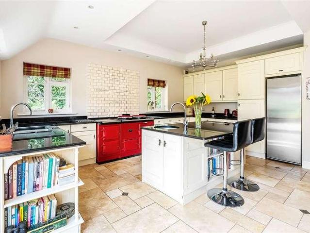 5 bed house for sale
