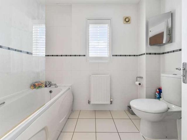 5 bed house for sale