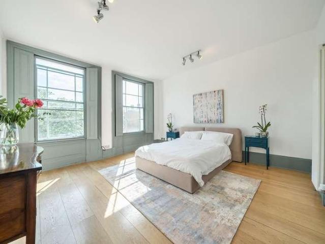 5 bed house for sale