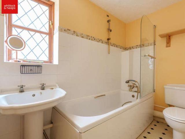 5 bed house for sale