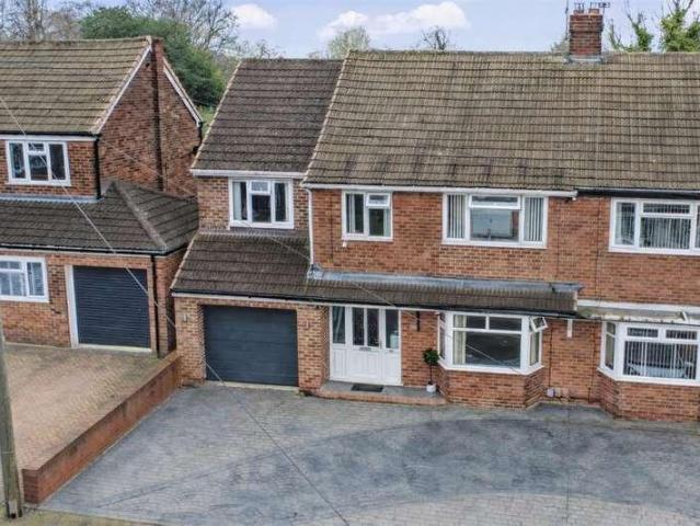 5 bed house for sale