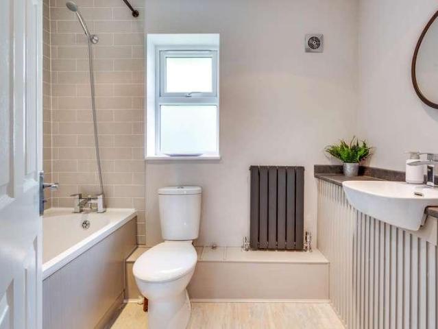 5 bed house for sale