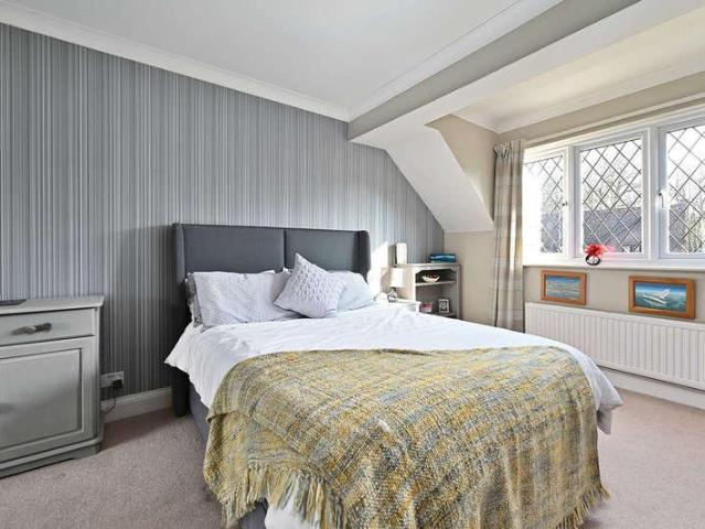 5 bed house for sale