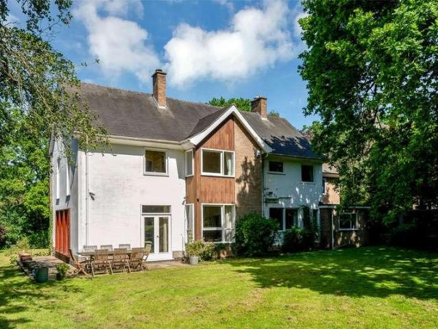 5 bed house for sale
