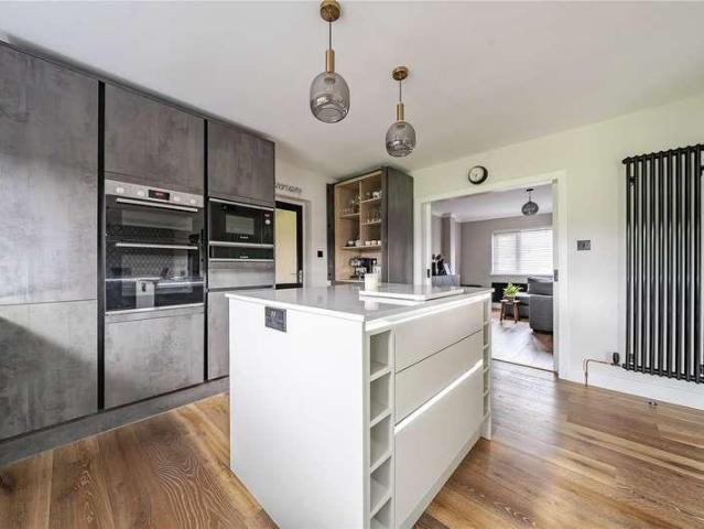 5 bed house for sale