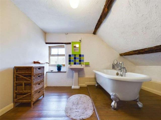 5 bed house for sale