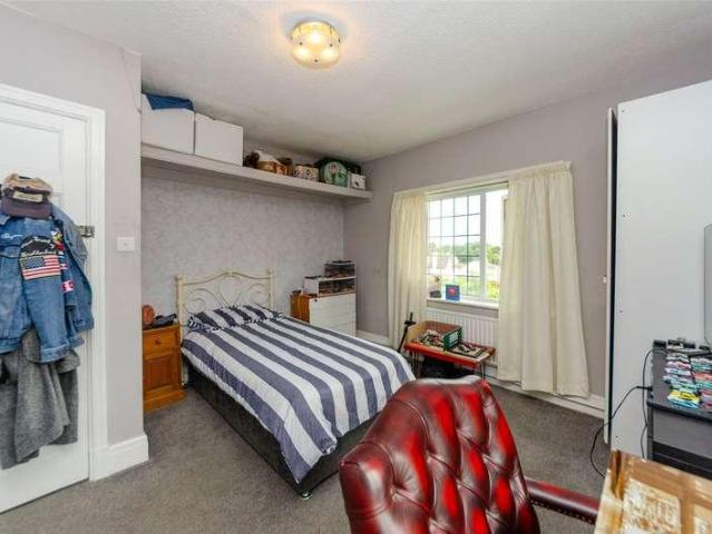 5 bed house for sale