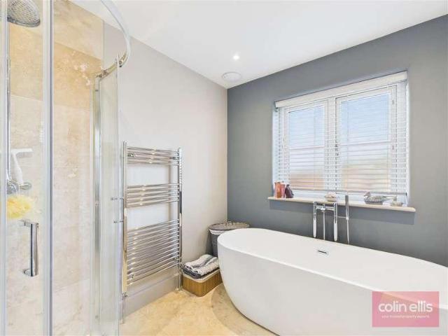 5 bed house for sale