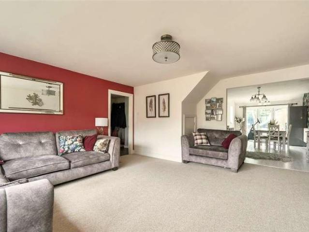 5 bed house for sale