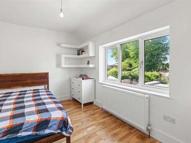 5 bed house for sale
