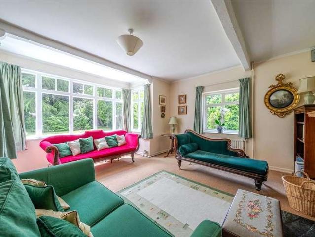 5 bed house for sale