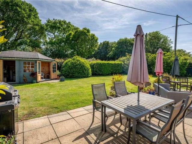 5 bed house for sale