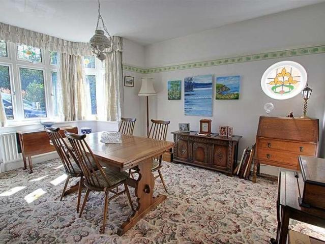 5 bed house for sale