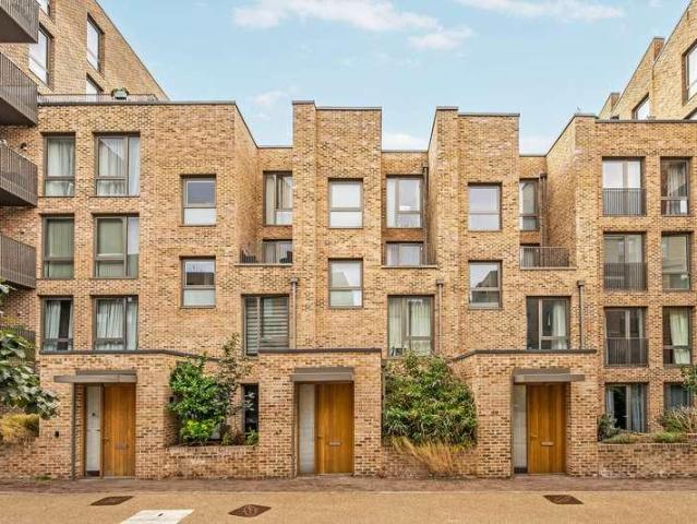 5 bed house for sale