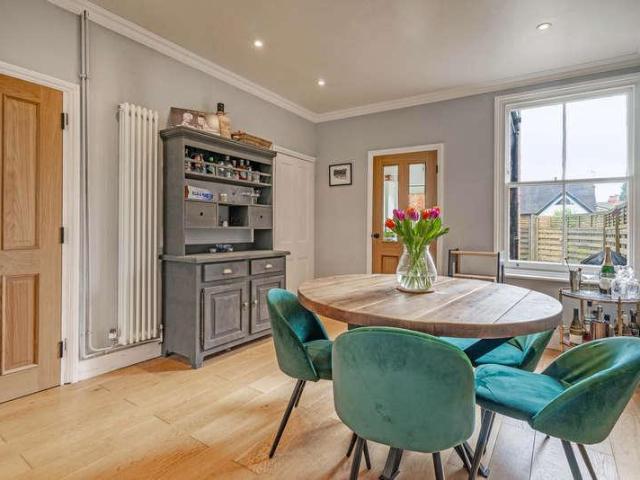 5 bed house for sale