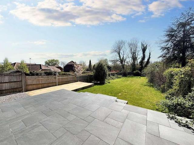5 bed house for sale