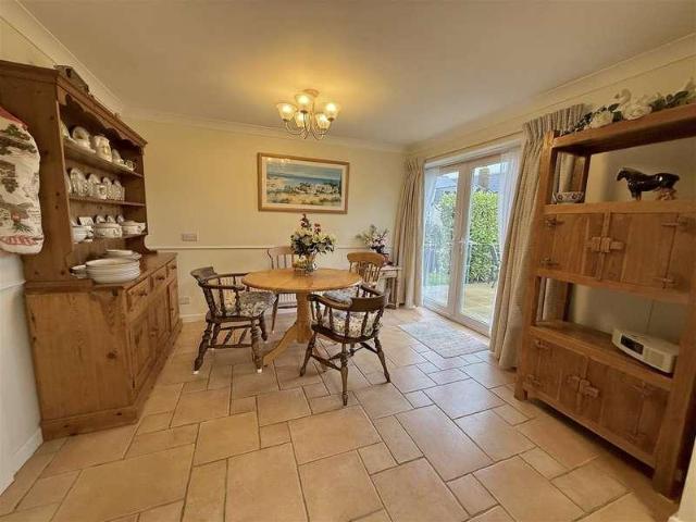 5 bed house for sale