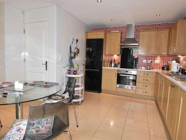 5 bed house for sale