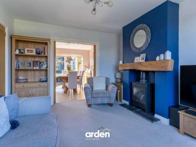 5 bed house for sale