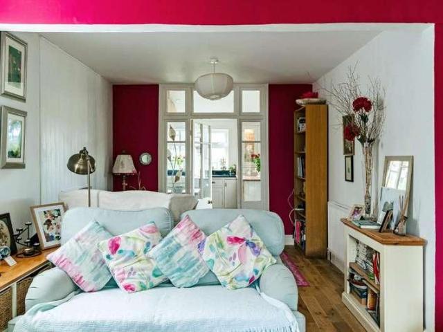 5 bed house for sale