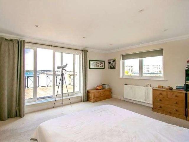 5 bed house for sale